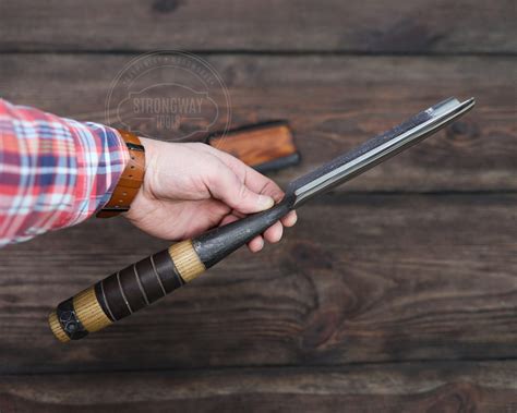Large Rounded Timber Chisel