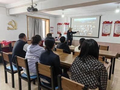 东安区老科协市政社区分会开展全国科技工作者日宣传活动