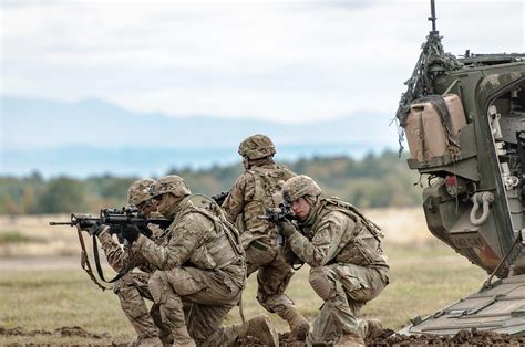 First Four Women Graduate From The Armys Cavalry Scout Training