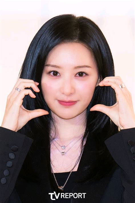 Nhan Sắc Kim Ji Won được Khen Phẫu Thuật Thẩm Mỹ Cũng Không đẹp Bằng