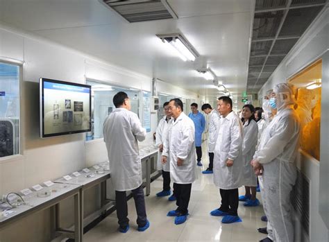 省委常委省委统战部部长李明远到西安交通大学走访看望党外代表人士 精密微纳制造技术全国重点实验室