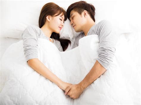 学生时代暗恋过你的人你知道？学生时代男生暗恋你有哪些表现？珍爱情感咨询