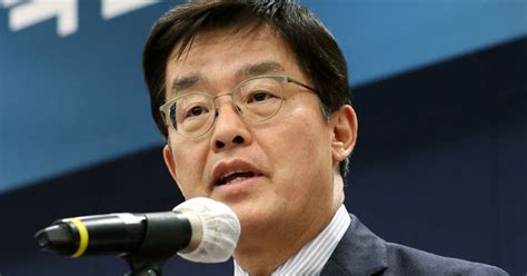 북한 대남 정책 관련 세미나 개회사하는 박철희 국립외교원장