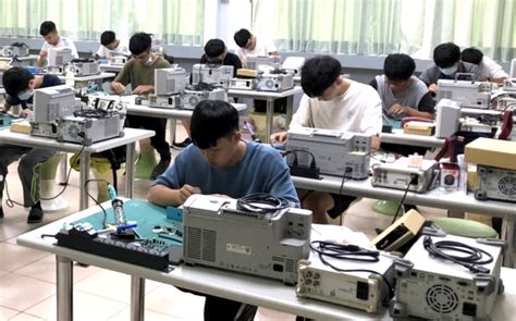 提升學生電子實務能力 崑大工業開設「工業電子暑期證照輔導班」