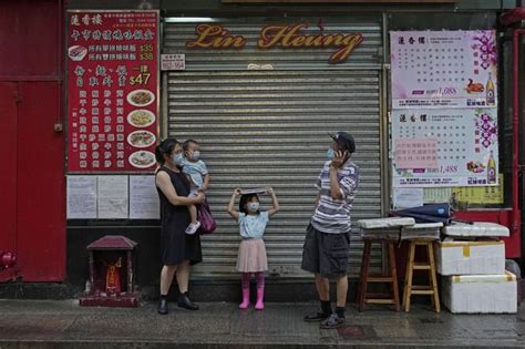 Правителството на Хонгконг ще разхлаби антиковид мерките и рутинното тестване