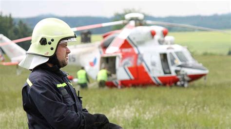 Ranní nehoda zkomplikovala provoz u Vlčtejna pro řidičku letěl vrtulník Plzeňský deník