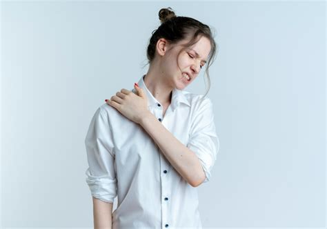 肩頸痛易患難防！常晚睡、姿勢不良，頸椎退化性關節炎恐上身 健康遠見