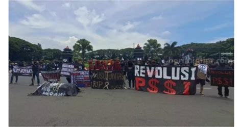 Ratusan Aremania Gelar Aksi Tuntut Keadilan Korban Tragedi Kanjuruhan