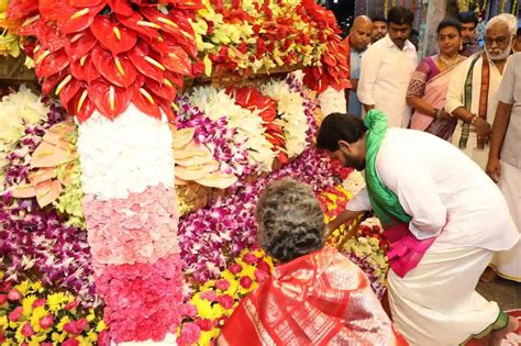 Ys Jagan తిరుమల శ్రీవారిని దర్శించుకున్న ఏపీ సీఎం వైయస్ జగన్ Ap Cm