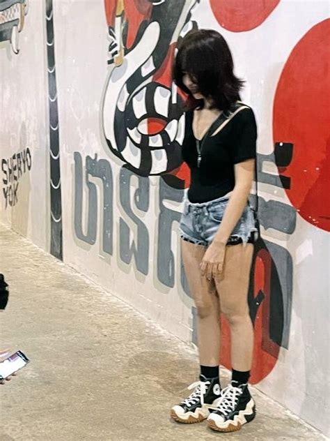 កែវ លីជីង កែវ លីជីង Added A New Photo