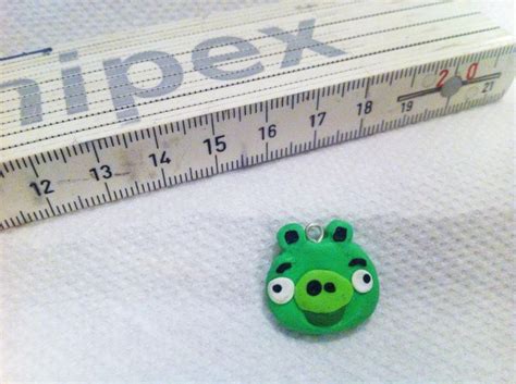 Angry Birds Schwein Anhänger Fimo Polymer Clay Handmade Enamel Pins