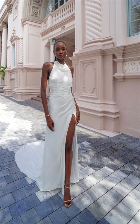 5 Best Beach Wedding Dresses For A Seaside Wedding Pretty Happy Love