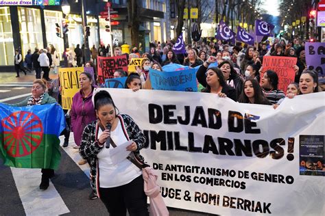 Requisadas Y En Ropa Interior Por La Policía Solo Porque Son Gitanas