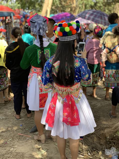 Pin By Kia Vue On Hmong Clothes From Around The World Historical Costume Hmong Clothes