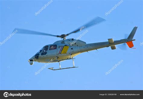 Летящий Вертолет Голубом Небе — Стоковое фото © Panthermediaseller