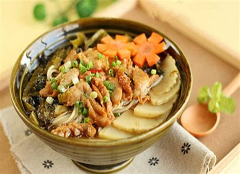 杭州旅游必吃的特色美食推荐—片儿川面 低音号导游 知乎