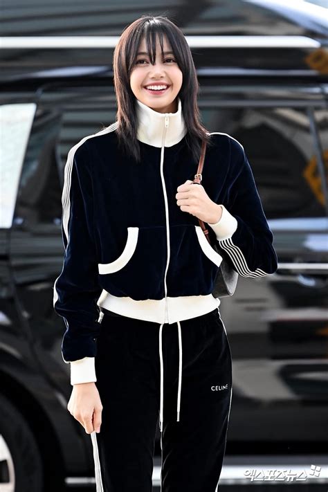 Lisa Blackpink được Fan Hàn Cám ơn Vì Tái Ký Phản ứng Gây Chú ý