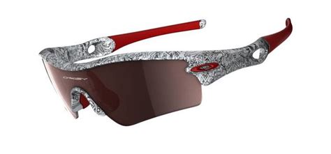 Oakley Radar® Path™ Photochromic 2012 Specifications Reviews