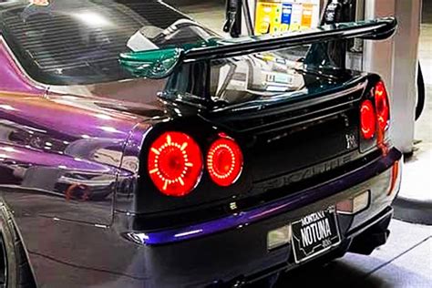 ほぼ公道走れない日産「r34」が5000万円超え！ 希少なミッドナイトパープルの存在感！ 注目される1台の特徴とは くるまのニュース