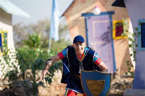 תמונה של יובל המבולבל שם טוב מתוך גיבור בעננים אידיבי