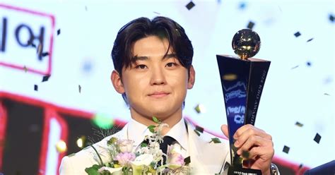 트로피에 마지막 ㅇ 새겼다kia 김도영 야수 최연소 Mvp 우뚝