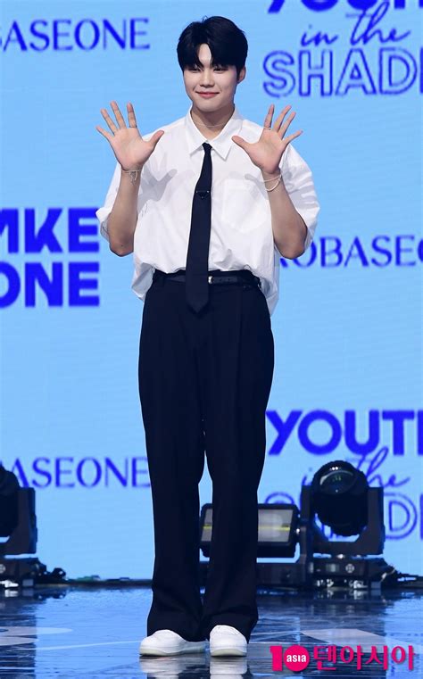 Ten포토 제로베이스원 박건욱 오락부장의 미소 텐아시아