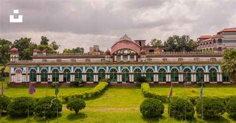 무성한 푸른 잔디로 둘러싸인 큰 건물 사진 Unsplash의 무료 역사 이미지