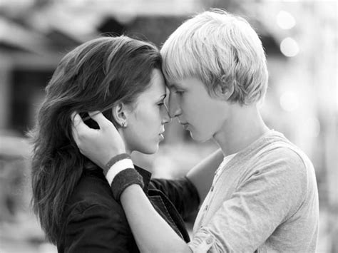 பெற்றோர்களே உங்க டீன் ஏஜ் பிள்ளைக்கு பாலியல் கல்வி பற்றி ஏன் சொல்லி கொடுக்கணும் தெரியுமா