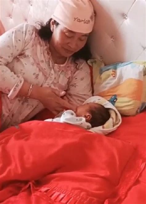 Mẹ U sinh thêm con anh trai tuổi có thái độ bất ngờ khi thấy em Saostar vn