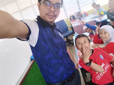 Eh Kat Baju Cikgu Ada Gambar Chess Cikgu Mohd Fadli Salleh Online