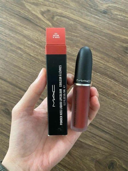 Son kem lì MAC Powder Kiss Liquid Lipcolour 974 Rhythm N Roses Mỹ