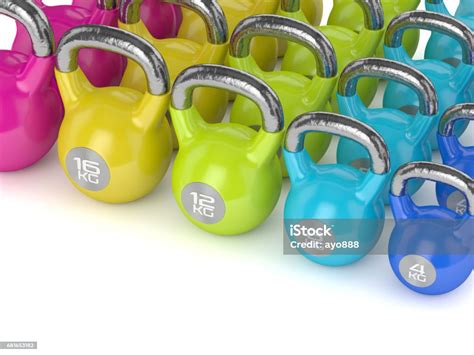 흰색 위에 행에서 Kettlebells의 3d 렌더링 강철에 대한 스톡 사진 및 기타 이미지 강철 건강관리와 의술 건강한