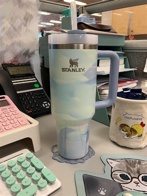 前排見到有人講stanley杯好用～我又講吓😆 我係餐具杯控嚟🥹 對於我嚟講，每個杯都有唔同嘅功能😂 Stanley杯係用嚟定點飲水的，佢嘅
