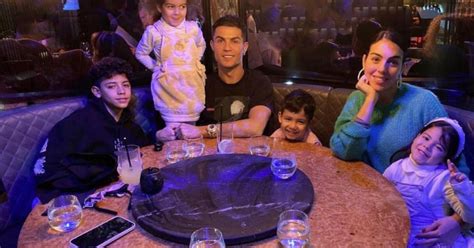 كريستيانو رونالدو وجورجينا رودريغيز يكشفان عن جنس توأمهما المنتظر Et