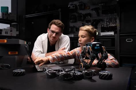 ロボット工学を学べるキットUGOT Robotic Kitがリリース TABI LABO