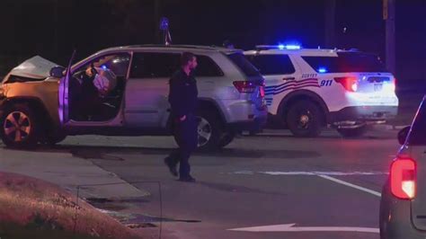 Detroit Police Officer Civilian Injured In Crash At I 94 And Moross