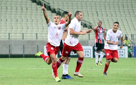 Náutico vence o líder Ferroviário no Castelão golaço de voleio