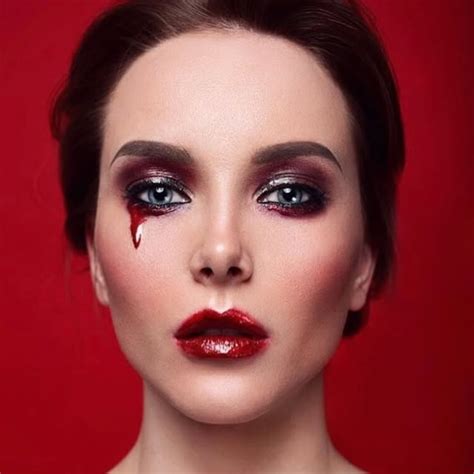 A L L A Allamaslennikova • Threads Say More