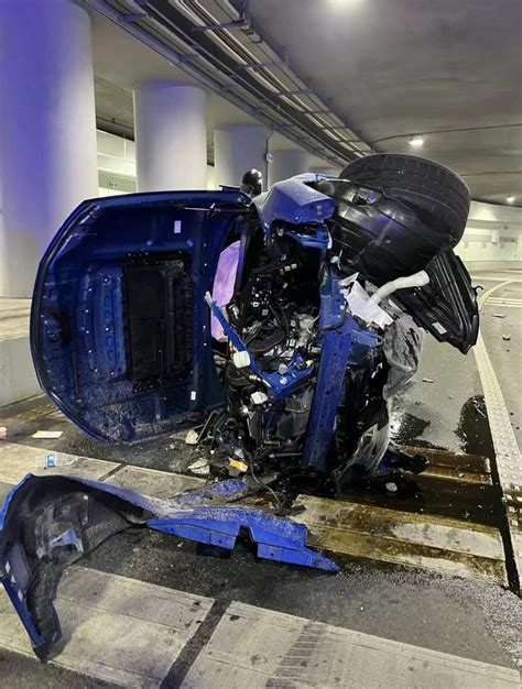 「掃把佬」港車北上車聚 番禺隧道內翻側一片狼藉 傷者頭破血流 星島日報