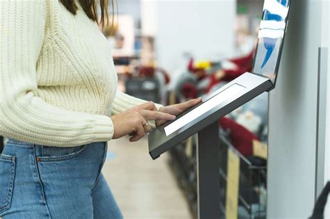 Choisir Une Borne Interactive Pour Gérer La File Dattente Comment