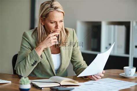 我得考虑一下这个问题。高清摄影大图 千库网