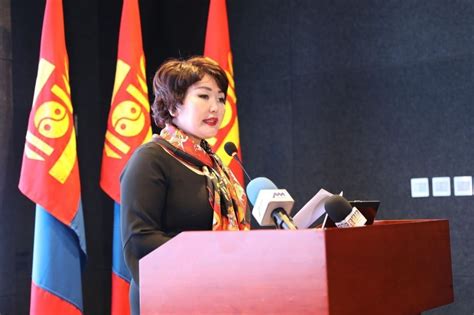 Ерөнхийлөгч яруу найрагч Ц Хуланд уучлал үзүүлж суллахаар болжээ