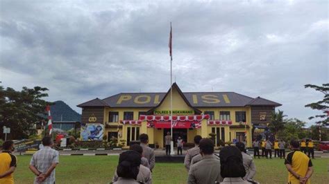Pimpin Apel Pagi Berikut Arasah Wakapolres Singkawang Pada Personel