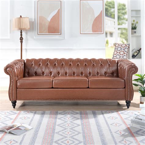 Reba Mcentire Proves That A Brown Leather Sofa Isnt