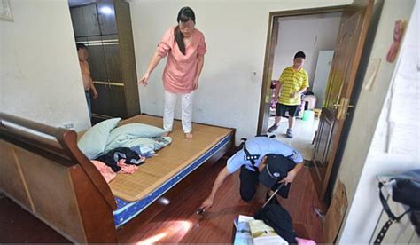 女子拿錯快遞，打開後嚇了一跳 每日頭條
