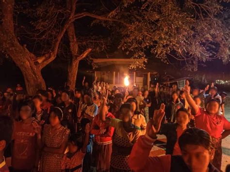 လောင်းလုံးတွင် တော်လှန် လူငယ်များ ဦးဆောင်ကာ စစ်အာဏာရှင် ချေမှုန်းရေး ဆန္ဒပြ Khit Thit Media