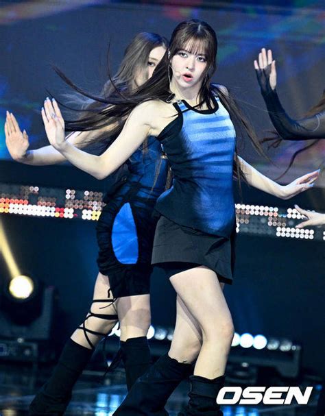 엔믹스 릴리 긴 머리 휘날리며