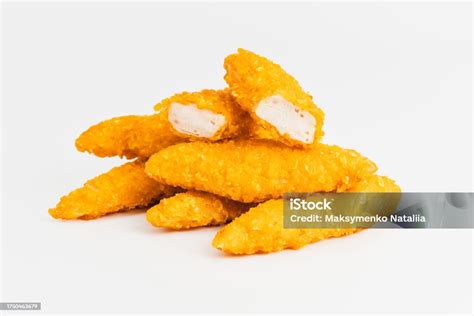 흰색 바탕에 빵가루 입힌 닭고기 내부 필레 닭고기 빵가루 입힌 생고기 빵가루 입힌 치킨 너겟 집에서 빠른 수제 음식 치킨 빵가루