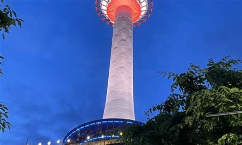 夕暮れに映える京都タワー 古美術 景和