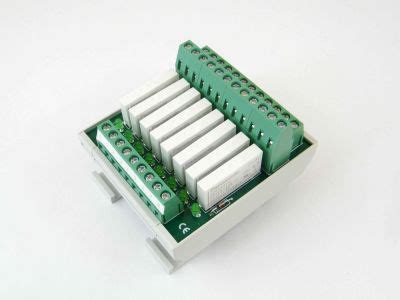 scheda relè 8 canali 24vdc comando PNP 1 scambio 250V 6A